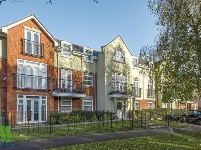 2 bed flat for sale