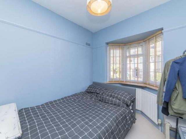 2 bed flat for sale