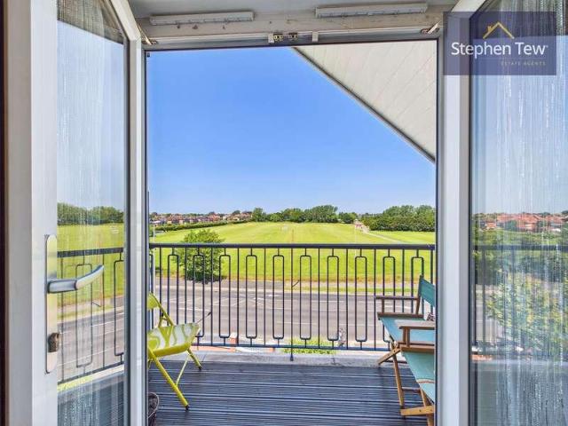 2 bed flat for sale