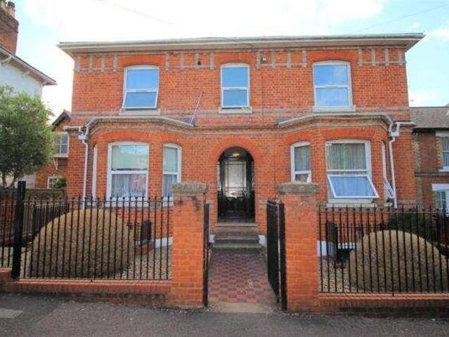 2 bed flat for sale