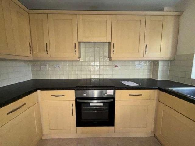 2 bed flat for sale