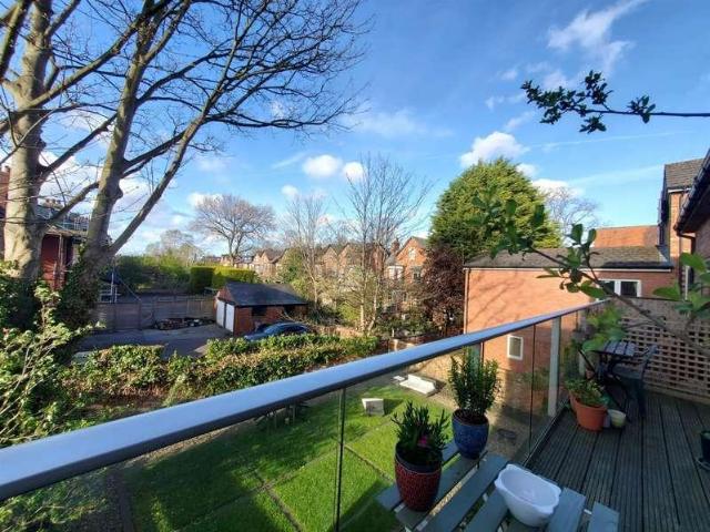 2 bed flat for sale