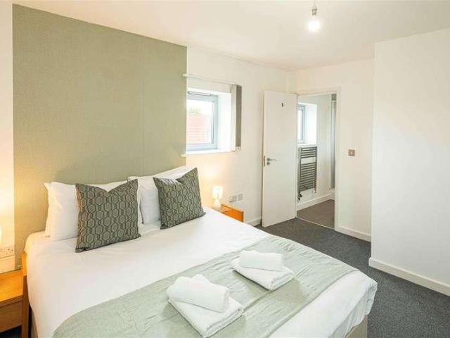 2 bed flat for sale