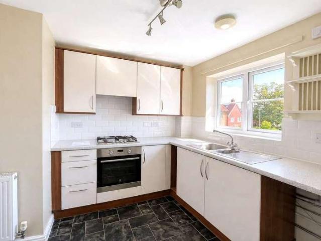 2 bed flat for sale
