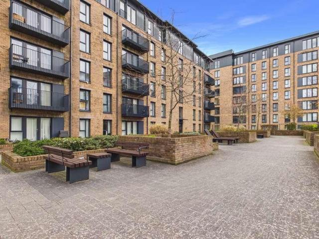 2 bed flat for sale