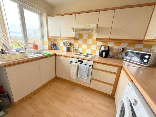 2 bed flat for sale