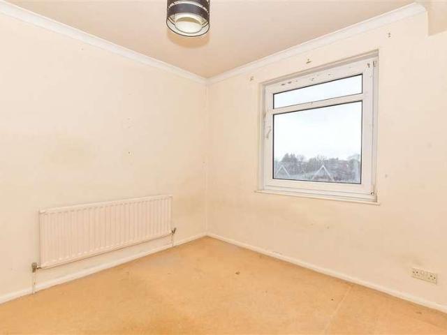 2 bed flat for sale