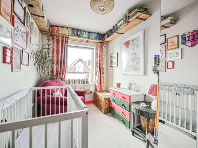 2 bed flat for sale