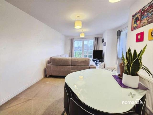 2 bed flat for sale