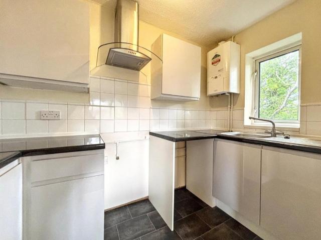 2 bed flat for sale