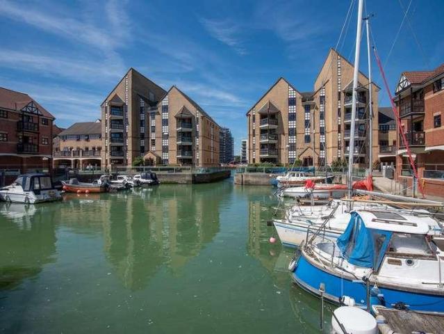2 bed flat for sale