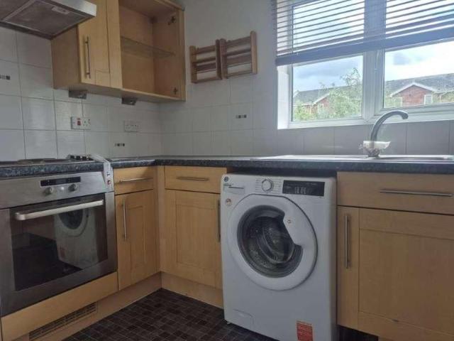 2 bed flat for sale