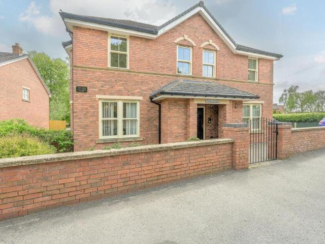 2 bed flat for sale