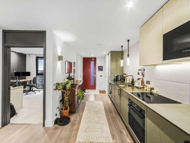 2 bed flat for sale