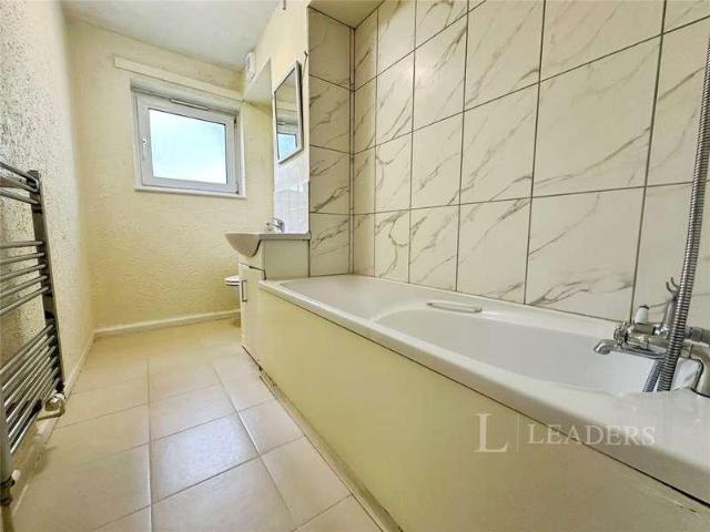 2 bed flat for sale