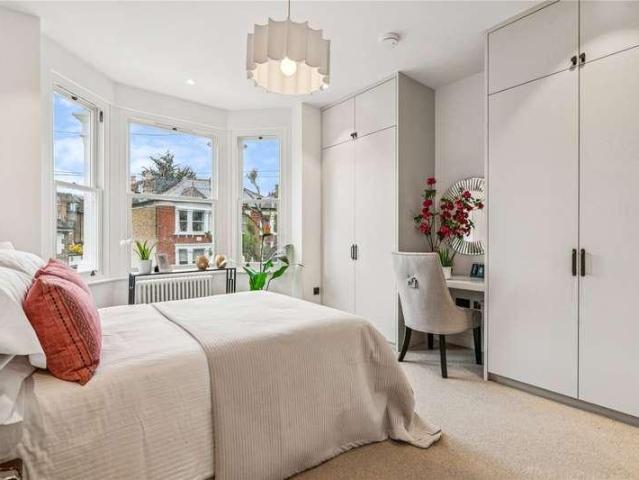 2 bed flat for sale