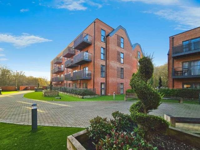 2 bed flat for sale