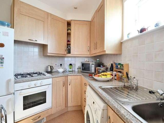 2 bed flat for sale