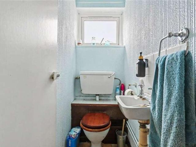 2 bed flat for sale