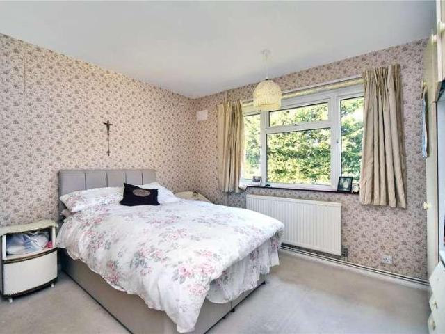 2 bed flat for sale