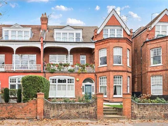 2 bed flat for sale