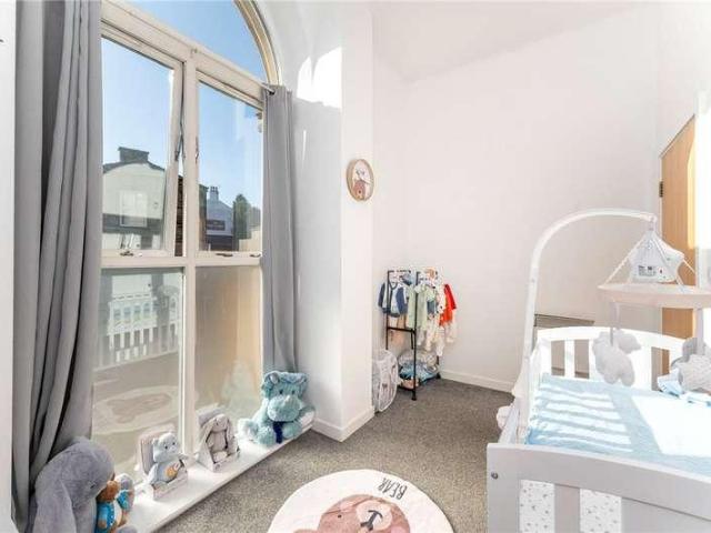 2 bed flat for sale