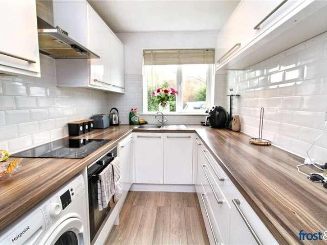 2 bed flat for sale