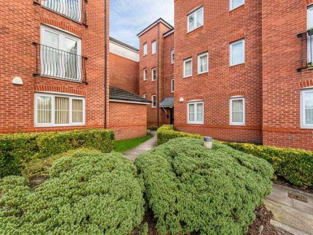 2 bed flat for sale
