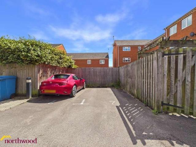 2 bed flat for sale