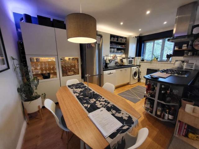 2 bed flat for sale