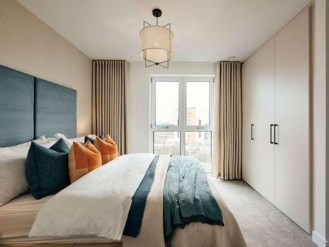 2 bed flat for sale