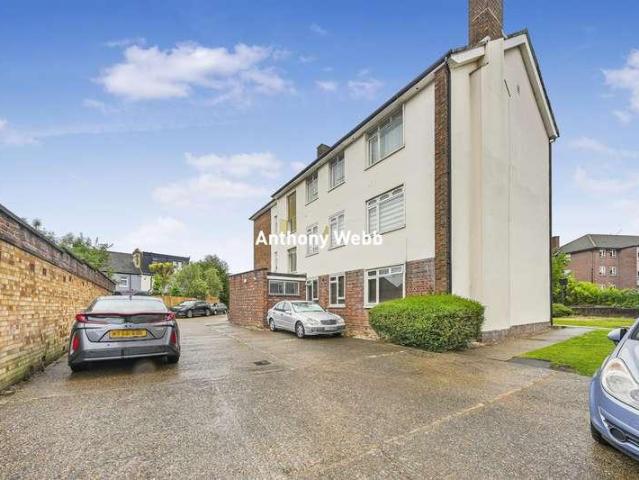 2 bed flat for sale