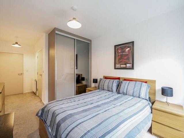 2 bed flat for sale