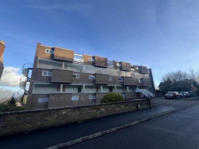 2 bed flat for sale