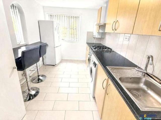 2 bed flat for sale