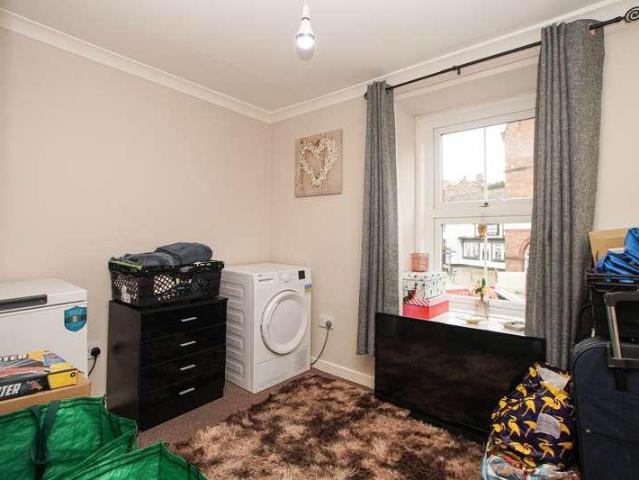 2 bed flat for sale