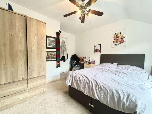 2 bed flat for sale
