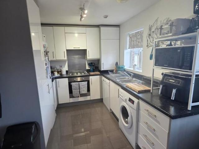 2 bed flat for sale