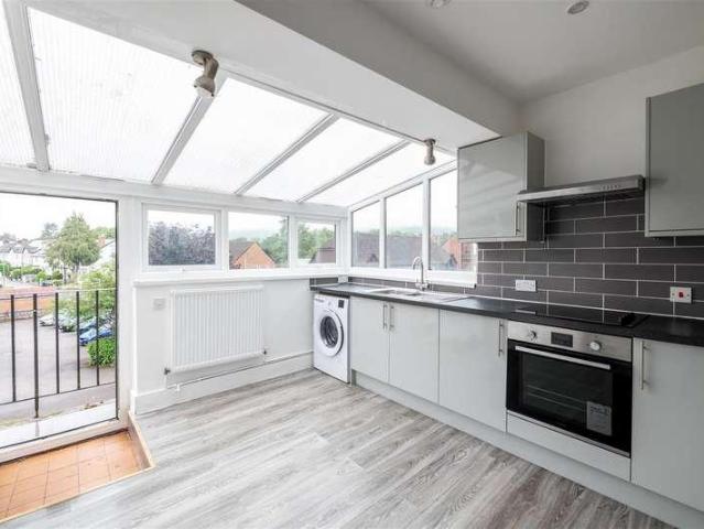 2 bed flat for sale