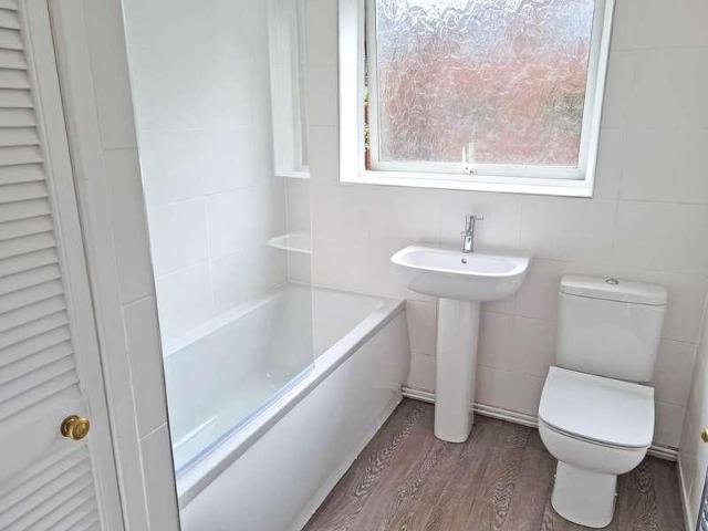 2 bed flat for sale