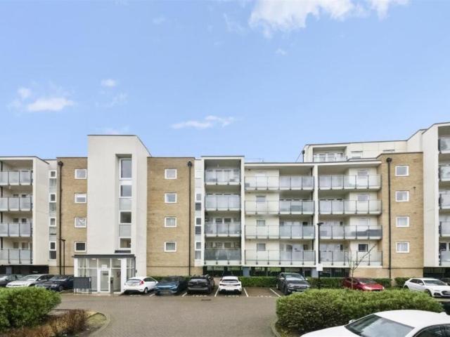 2 bed flat for sale