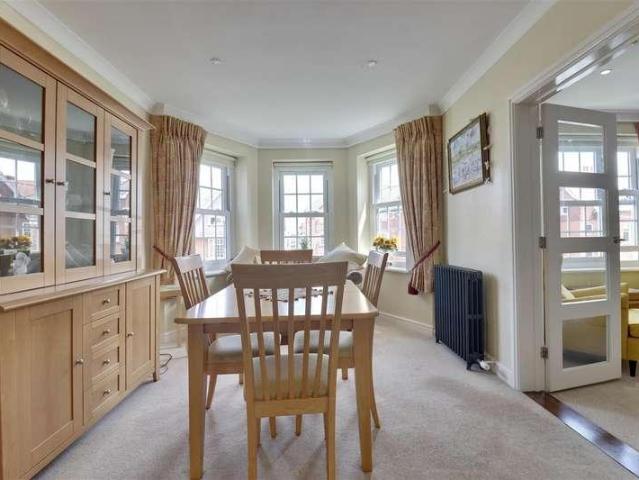 2 bed flat for sale
