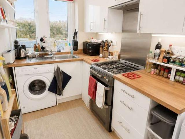 2 bed flat for sale