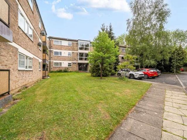 2 bed flat for sale