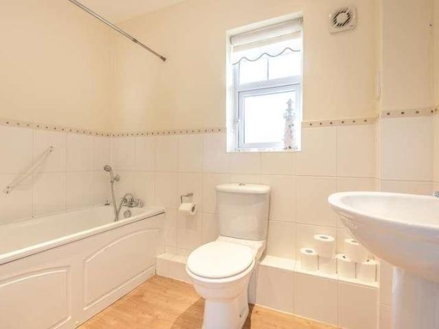 2 bed flat for sale