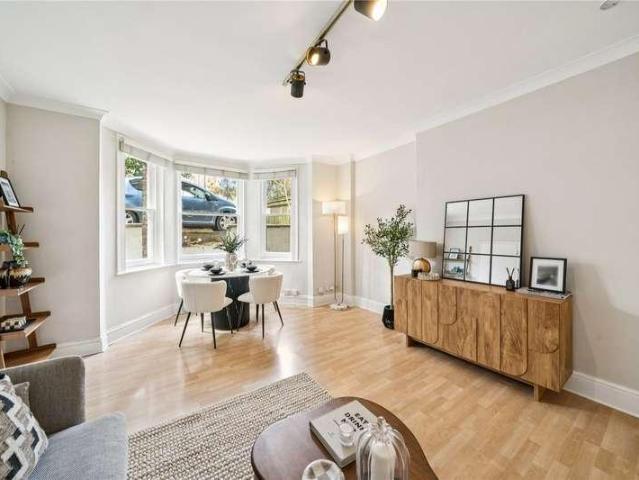 2 bed flat for sale