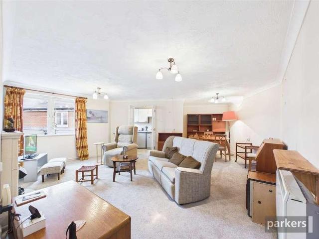 2 bed flat for sale
