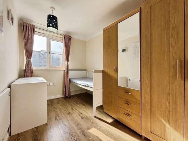 2 bed flat for sale