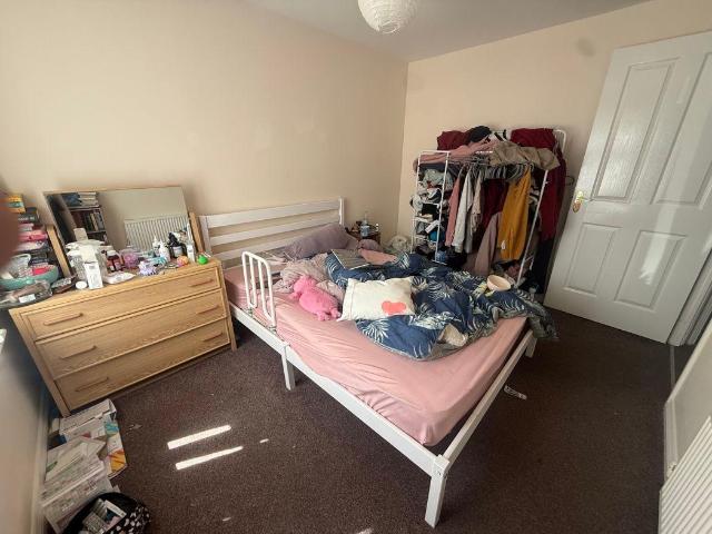 2 bed flat for sale