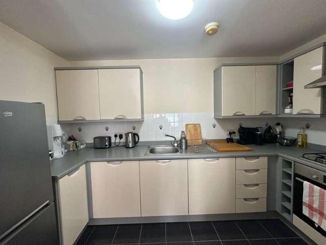 2 bed flat for sale